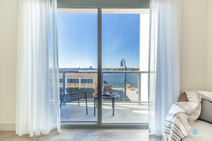 Front Bay View, Enjoy Sunsets, Amazing Pool - Dania Beach, FL