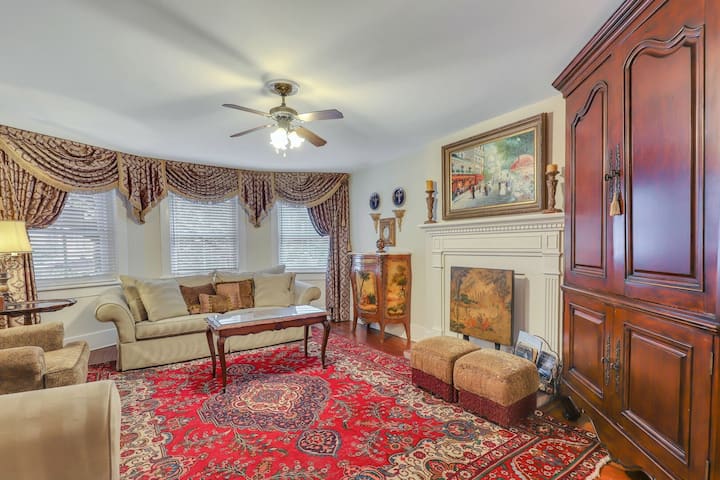 3br Street Level Apartment On Jones St W/parking - Savannah, GA