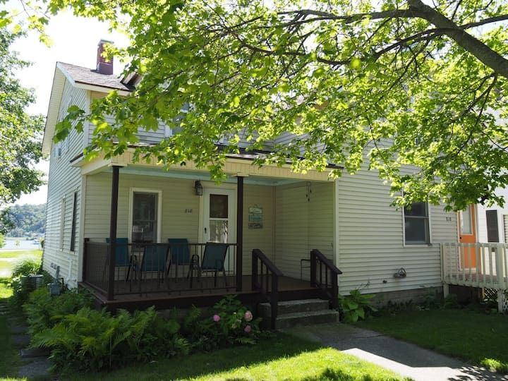 The Cute & Cozy - Lower Apt. - Great Location! - Frankfort