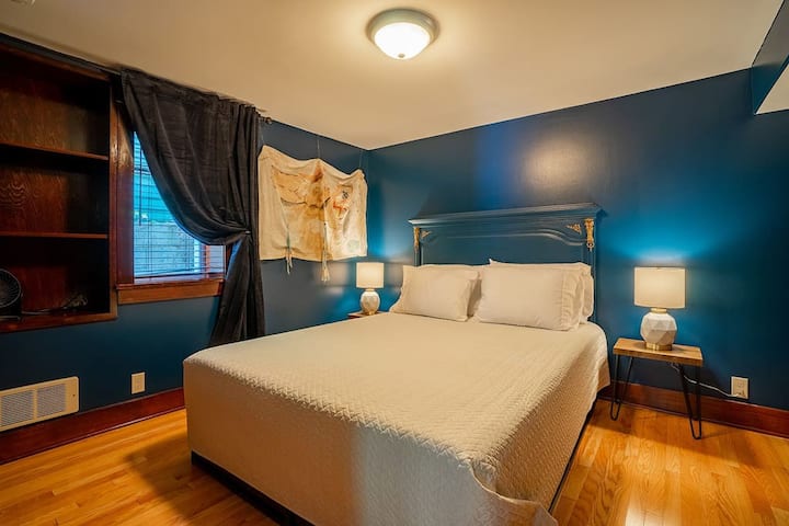 Charming 1bd Suite In Cap Hill - With Parking - Seattle, WA