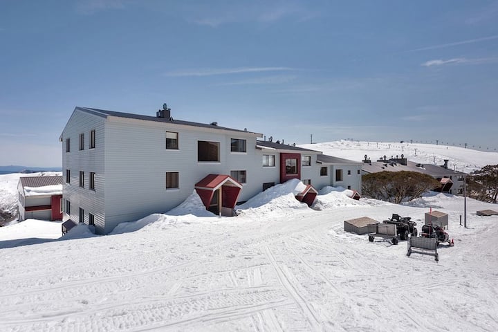 Lawlers 28 At Mt Hotham - Mount Hotham