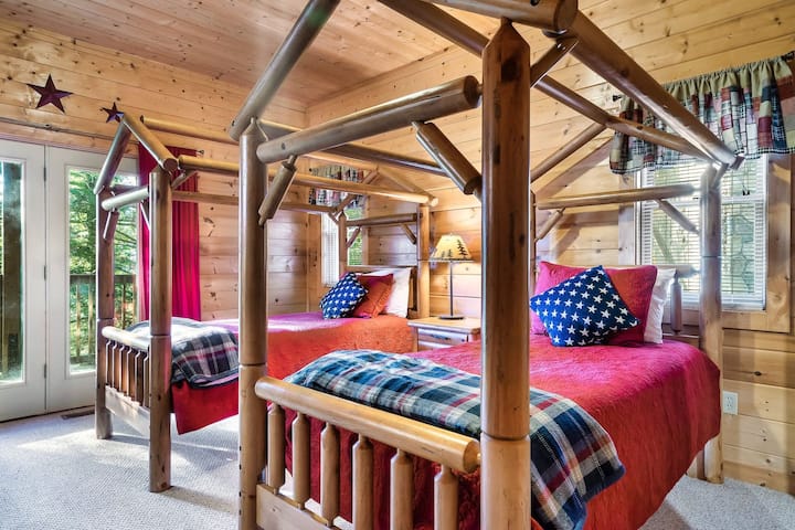 Mtn Views, Resort Pool Open, Hot Tub, & Theater Rm - Gatlinburg, TN
