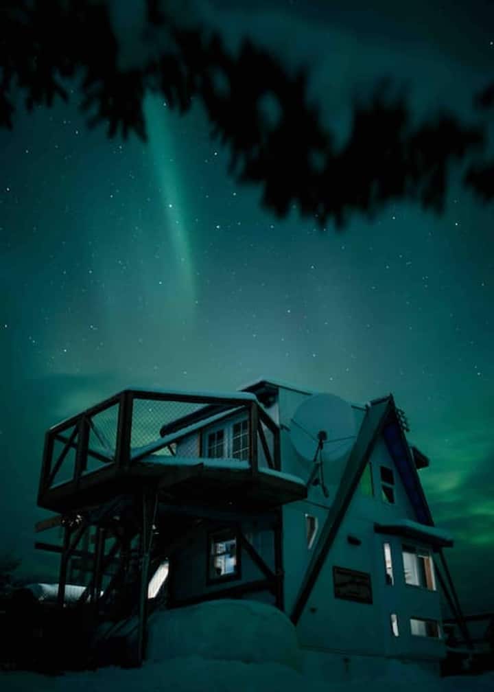 This A-frame Is Surrounded By Mountain Ranges That You Can Enjoy From The Many Windows - Alaska