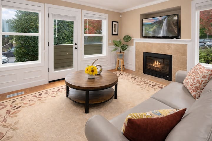 Modern Townhome 3br/3.5ba | Ac | Parking | Groups - Seattle, WA