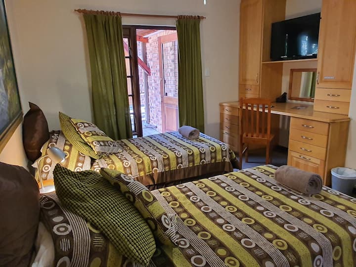 Tamboti 4-standard Twin Self Catering - Malelane