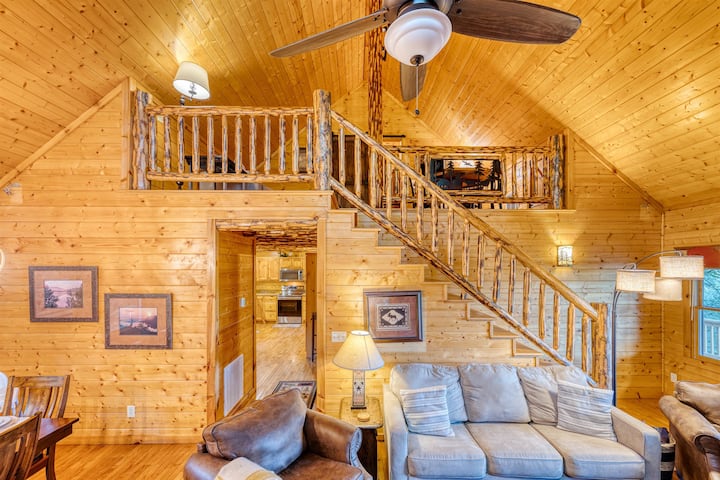 New Fire Pit! 3 King Suites, Creek, 15 Mins 2 Br - Georgia, GA