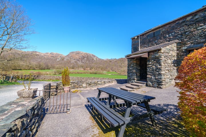 Seathwaite Lodge -  3-bed Cottage In The Duddon Valley. Pub Nextdoor - England