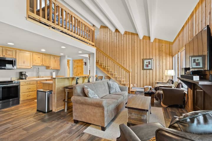 3bdr Condo W/ Loft - Heart Of Breck; Walk To Town! - Breckenridge, CO