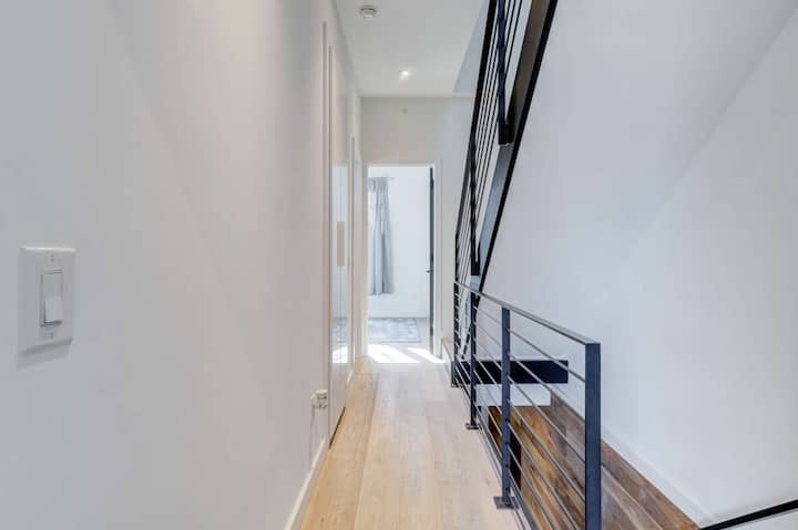Modern Townhome 19a | Free Park | Hosted Stayrafa - カムデン, NJ