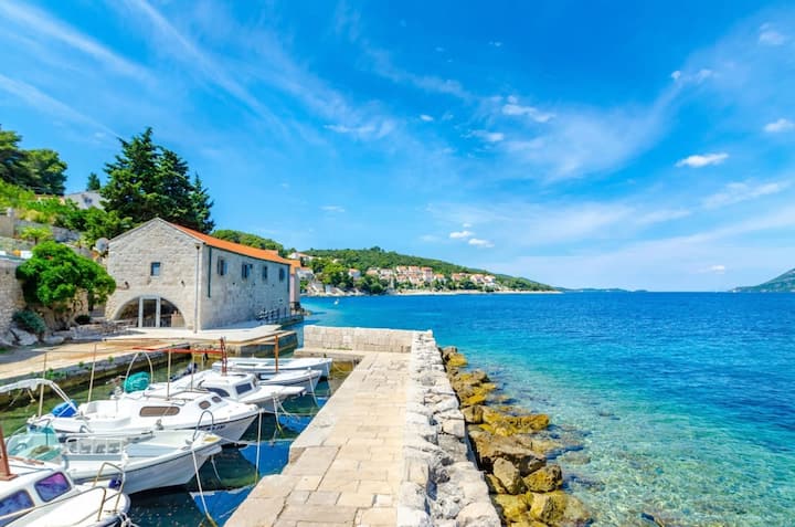 Charming Authentic Beachfront Villa With Pool - Korčula