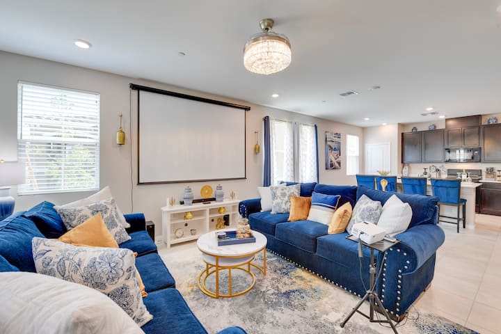 Henderson Family Getaway! Modern Townhome W/ Patio - Henderson, NV