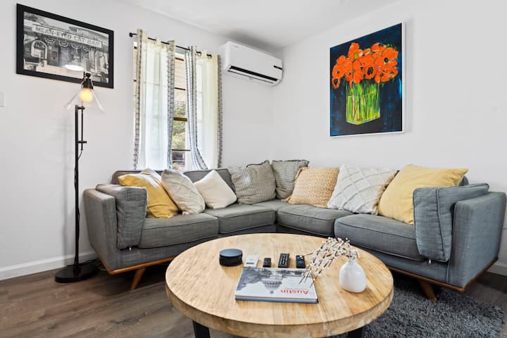Cute Bungalow, 5 Min To Downtown/ut, 10 To Airport - Austin, TX