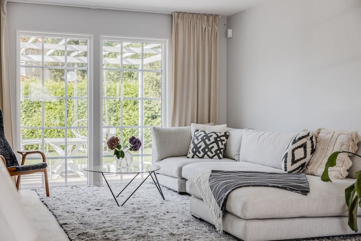 Villa With Pool & Sauna - 5 Min Walk To The Water - Sundbyberg