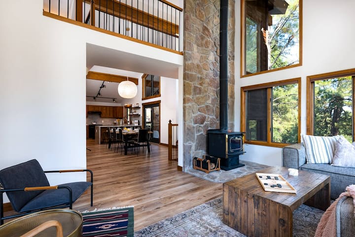 Chalet Hillside: Hot Tub, Epic View, 5 Min To Town - Pagosa Springs, CO