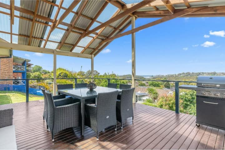 Holiday Home With Ocean Views Wamberal - Terrigal
