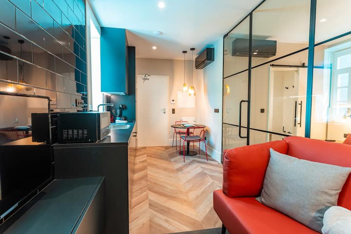 Flh Viola Market Flat Iv - Funchal