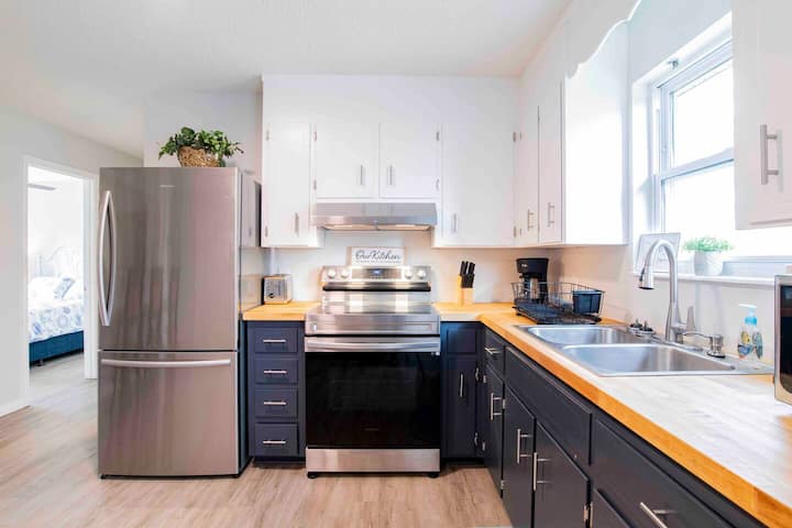 Overlook Family Retreat - Beaches & Cozy Backyard - Brent, FL