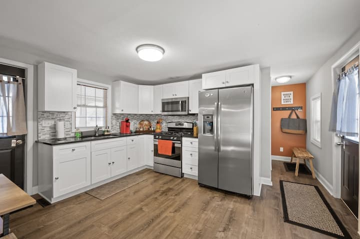 St. Paul Family-friendly Home & Free Parking - Saint Paul, MN