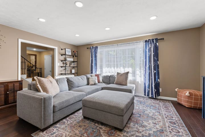 4.5 Miles To Keeneland, Fenced In Backyard - Lexington, KY