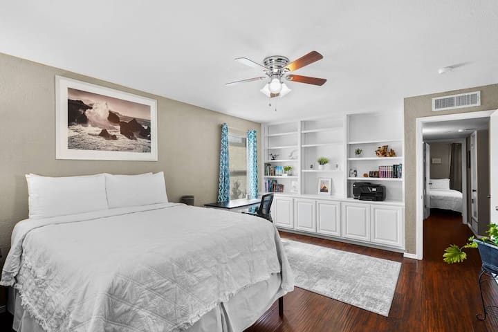 West El Paso Home W/ Hot Tub - Near Montecillo - El Paso, TX
