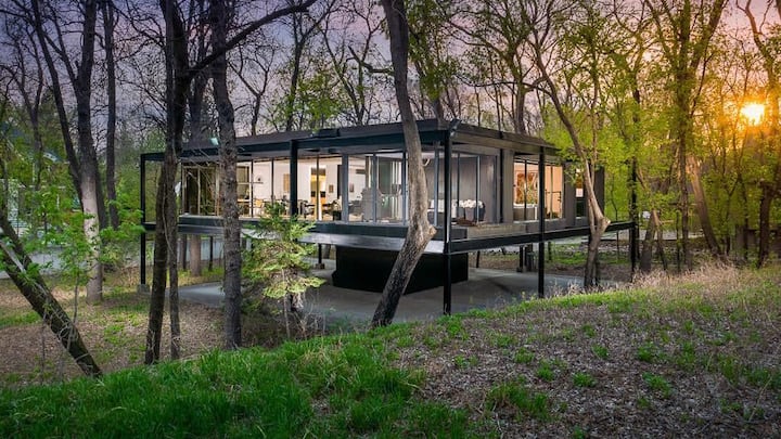 Winnipeg's Iconic Tree House - Winnipeg