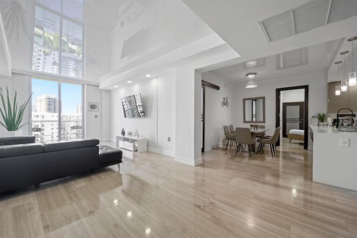 Large Penthouse | Walk To Beach | Luxury Upgrades - Sunny Isles Beach, FL