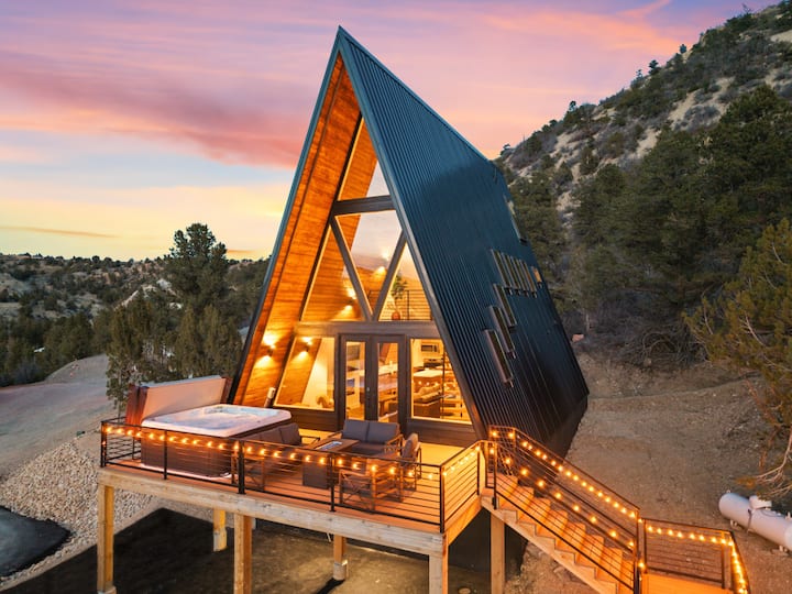 Luxury A-frame Retreat Near Zion & Bryce | Hot Tub - United States