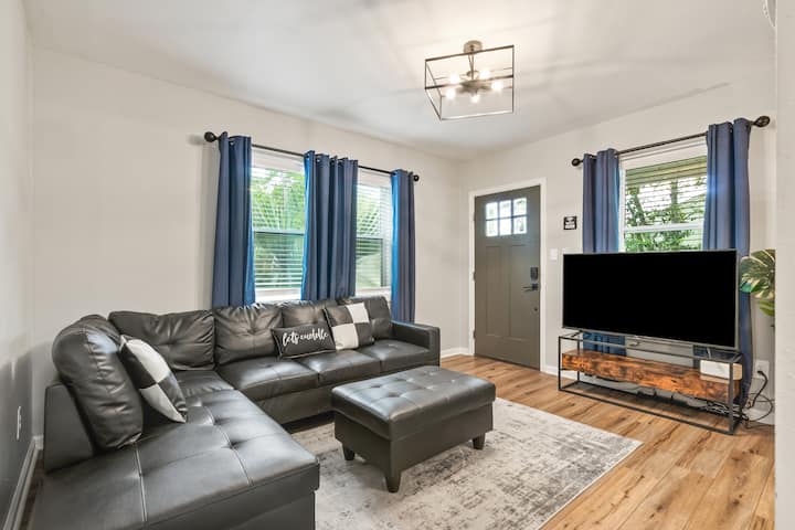 Cottage 2 Miles To Navy Base * Dog Friendly - Warrington, FL