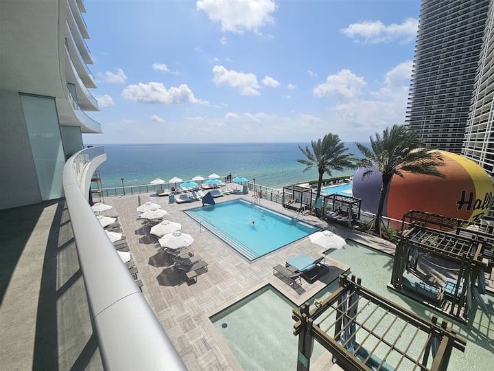 Beachfront Condo - Lyfe Resort & Residences. 1005 - Hollywood