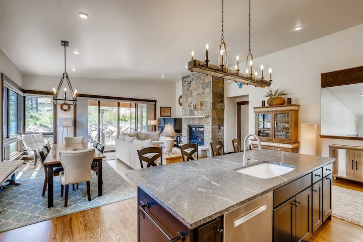 Adventure Retreat - Pet Friendly Mountain Rental - Silverthorne, CO