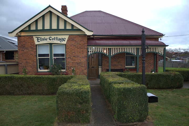 Elsie Cottage - A Unique 1890s Federation Home - 데본포트