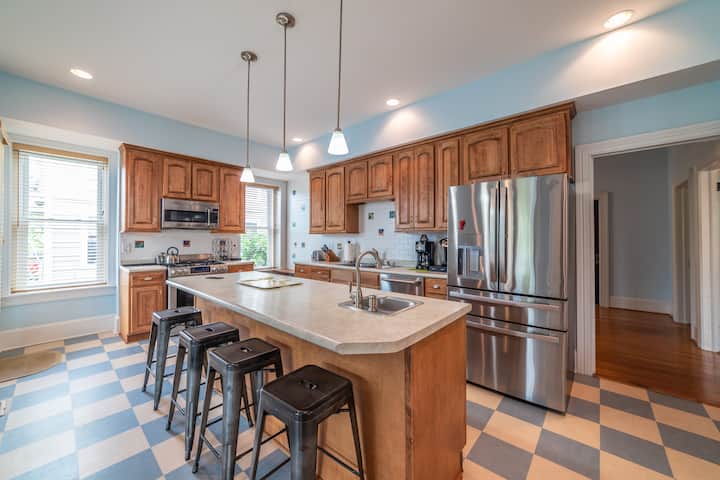 Classically Current Home On Park, Near Beach - Virginia