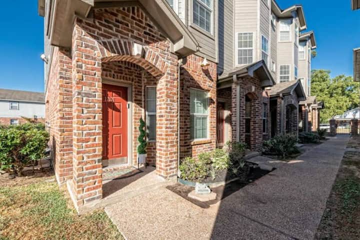 City Chic - Minutes To Magnolia - Waco, TX
