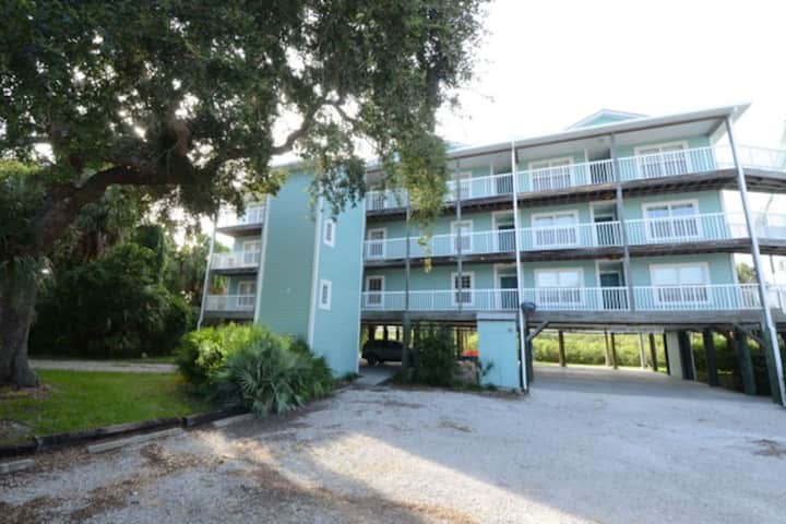 Nature's Landing - A102 Budget Rates Downtown Unit - Cedar Key, FL