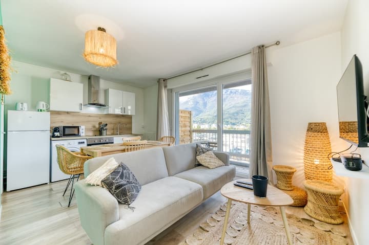 Superbe: Parking Gratuit + Wifi Fibre + Balcon - Échirolles