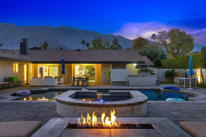 Palm Springs Hot Spot - 5 Bedroom Masterpiece - Palm Springs, CA