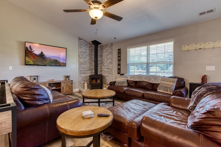 Sticks Creek | 11 Acres With Creek & Hot Tub - Tennessee