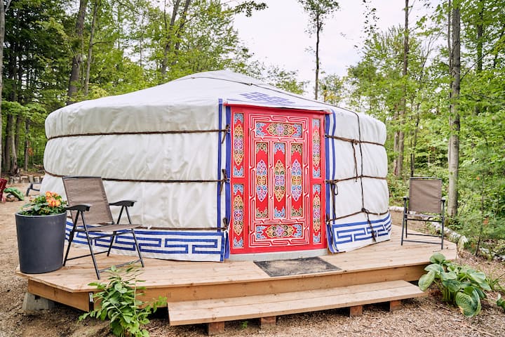Red Yurt At Hammond Hill - Ottawa