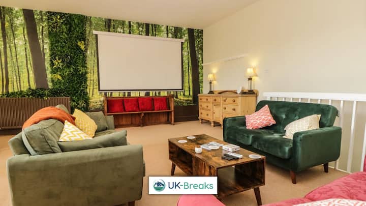 Historic Farmhouse In St Bees. Pet Friendly - Saint Bees