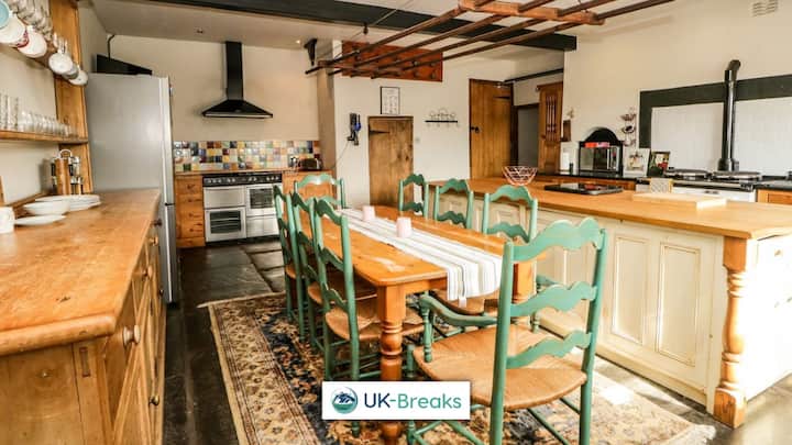 Historic Farmhouse In St Bees. Pet Friendly - Saint Bees