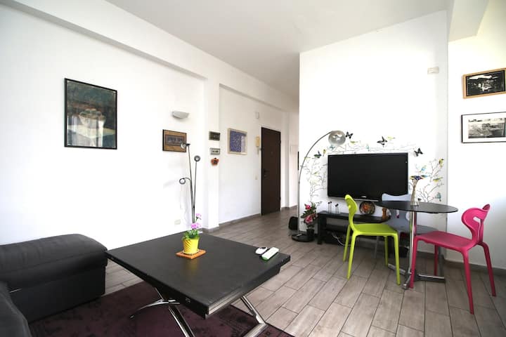 In The Heart Of The City - 2 Bedrooms - By Vacay - Tel-Aviv