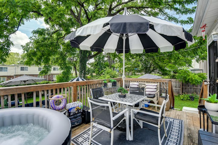 Outdoor Pool & Hot Tub: Retreat - 6 Mi To Dtwn! - Baltimore, MD