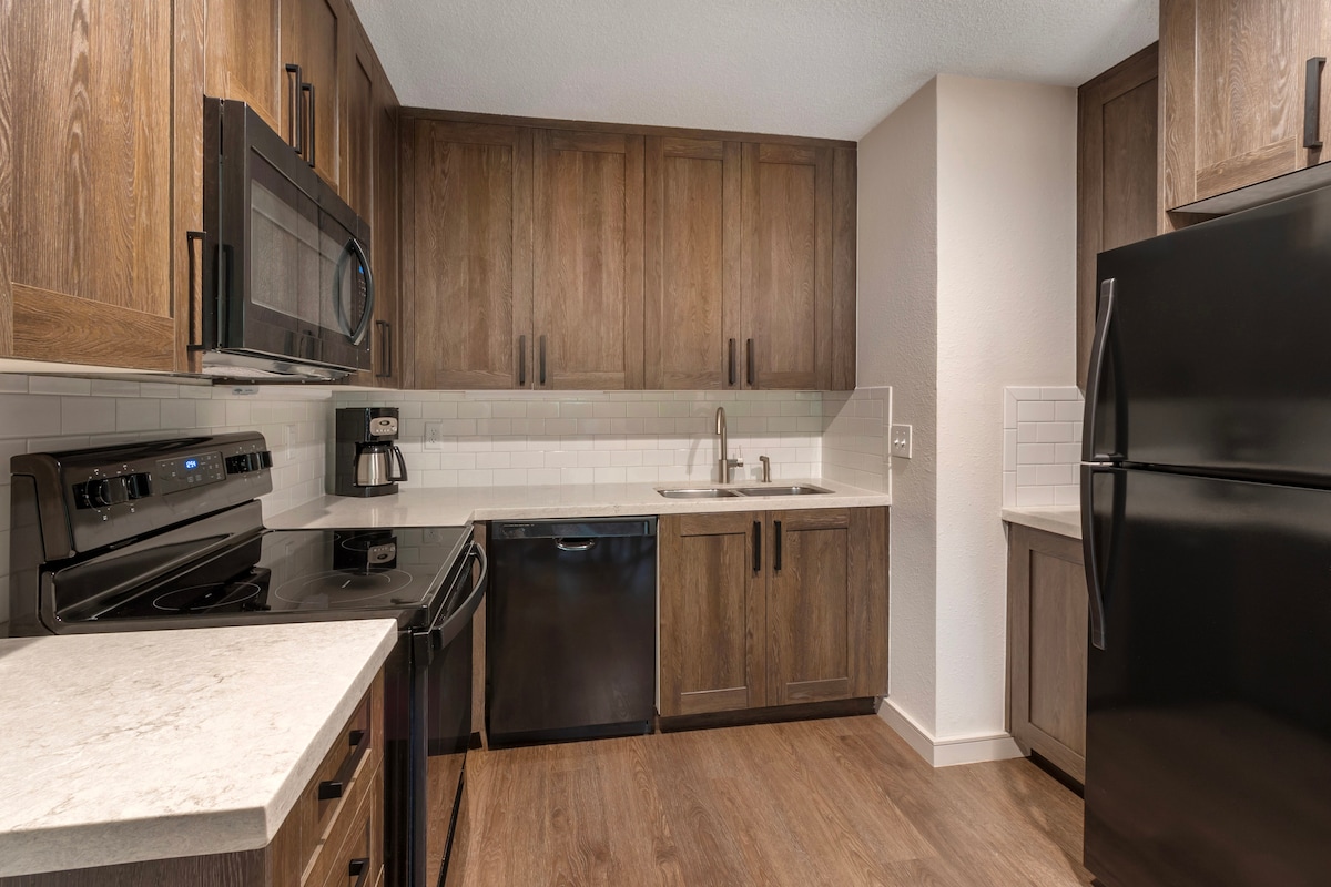 North Carolina Adventure! 2 Serene Units, Parking - Airbnb