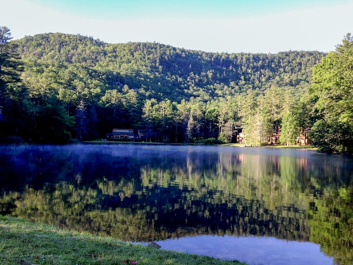 Scenic Views! Two Great Units, Pools, Free Parking - Cashiers, NC