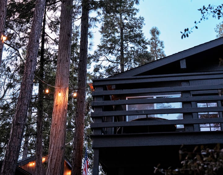 Black Mountain By Freewyld | Romantic Tiny Cabin - Idyllwild-Pine Cove, CA