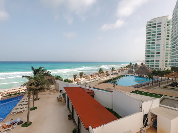 Ocean Front View. - Cancún