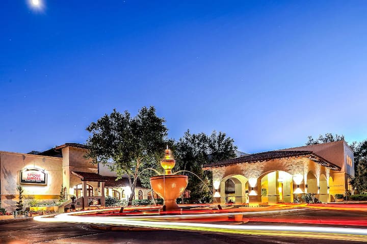 Great Amenities For Groups! Pool, Spa, Restaurant - Sedona, AZ