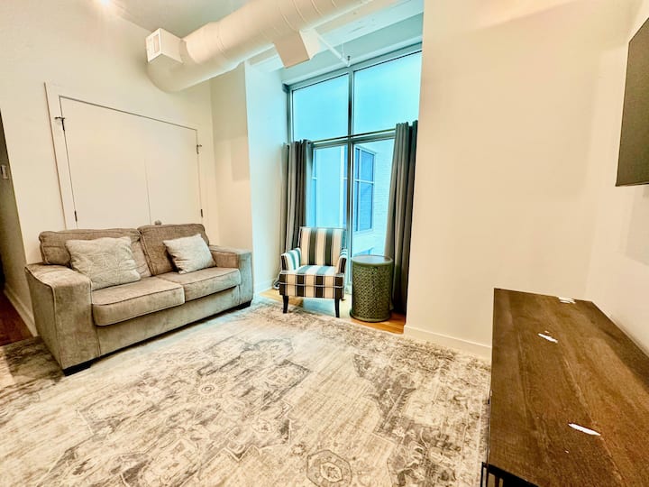 Old Market Loft 2 Bed 2 Bath (Atrium View) 502 - Omaha, NE