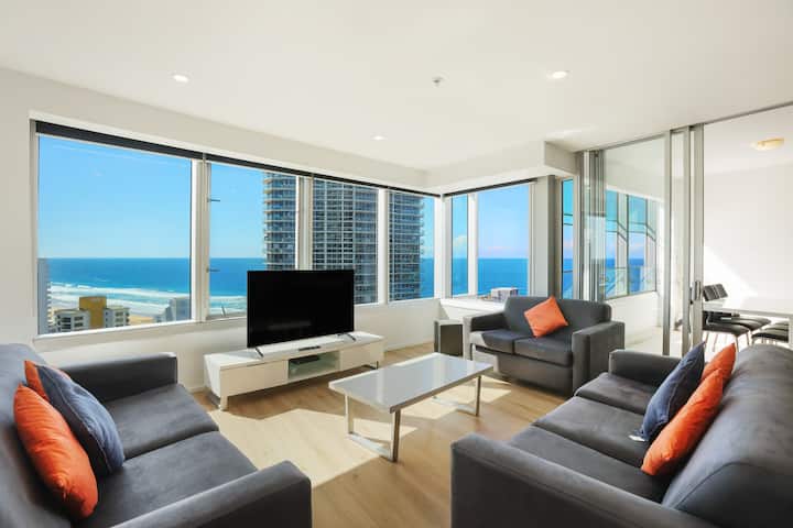 Q1 Serenity: Stunning Ocean View Apartment - Gold Coast