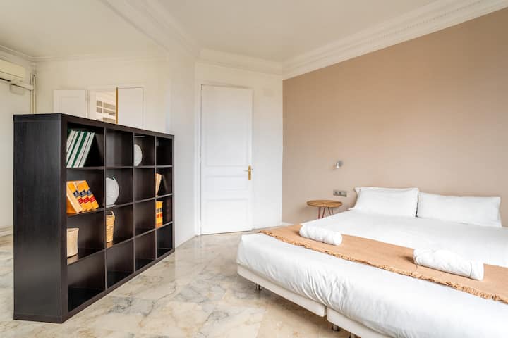 Pl Catalunya|amazing 5bd Apartment For 14 Guests - Barcelona